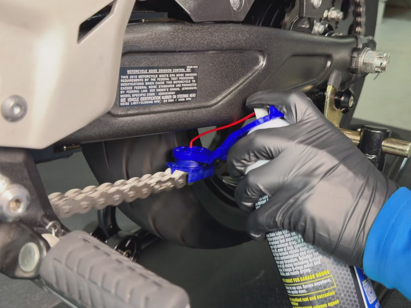 Mess-Free Chain Lube Applicator by Oinker®